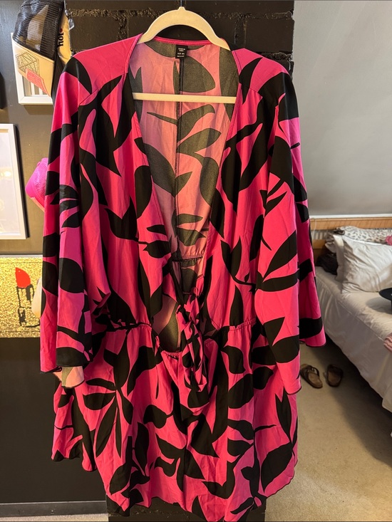 SHEIN | Dresses | Shein Pink And Black Graphic Curve Kimono Top | Poshmark